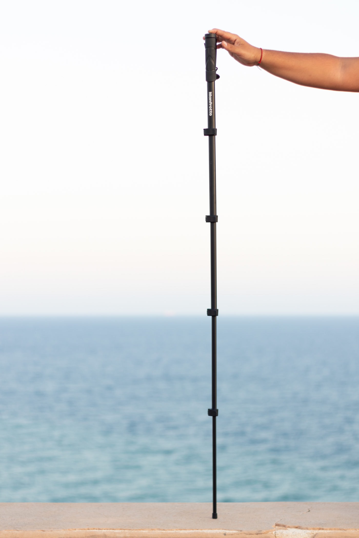 MONOPOD: AN ACCESSORY THAT WILL SURPRISE YOU (AND YOU WILL WANT TO HAVE)